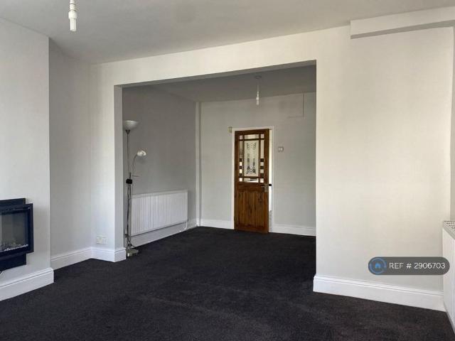 2 bedroom end of terrace house to rent