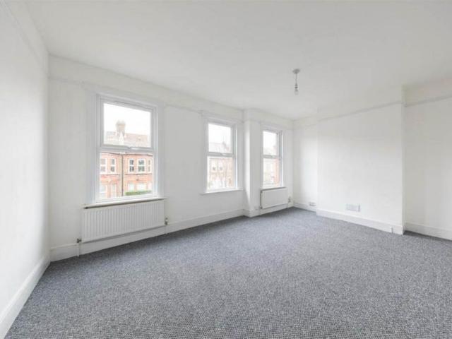 2 bedroom end of terrace house to rent