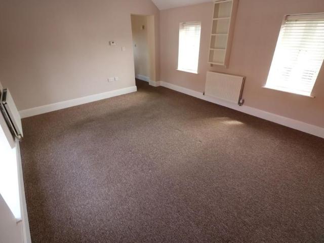 2 bedroom end of terrace house to rent