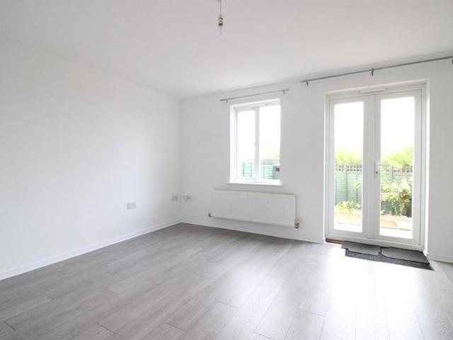 2 bedroom end of terrace house to rent