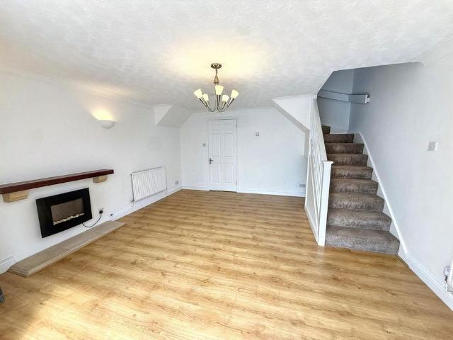 2 bedroom end of terrace house to rent
