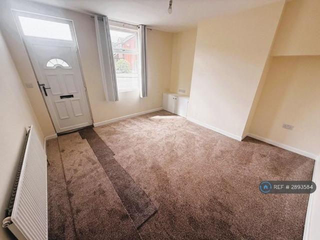2 bedroom end of terrace house to rent
