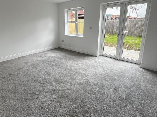 2 bedroom end of terrace house to rent