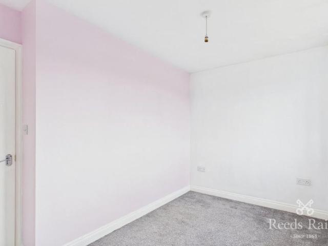 2 bedroom end of terrace house to rent