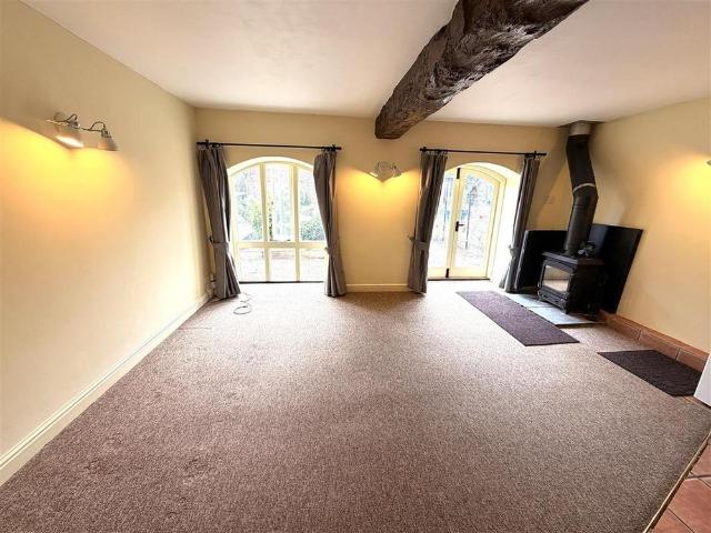 2 bedroom end of terrace house to rent
