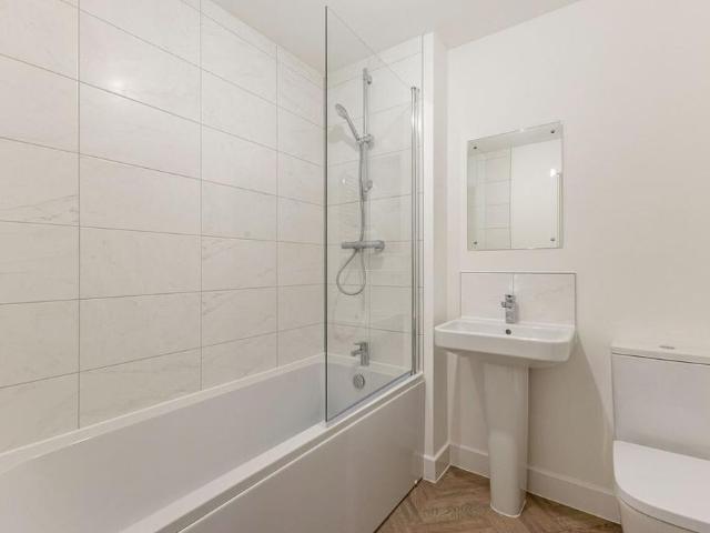 2 bedroom end of terrace house to rent