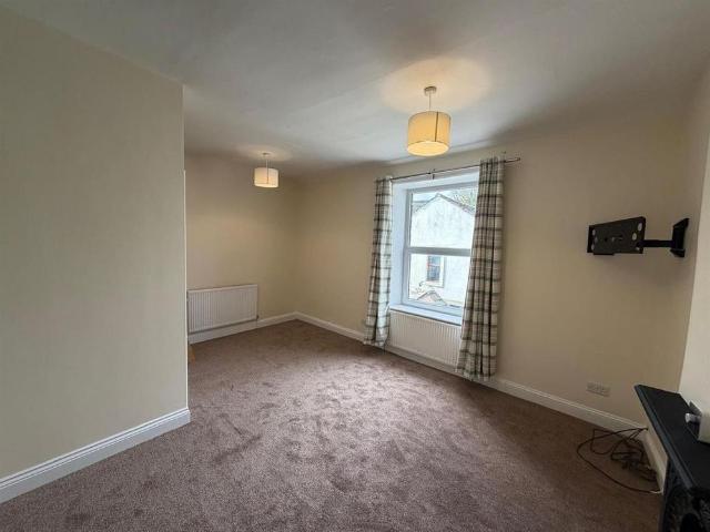 2 bedroom end of terrace house to rent