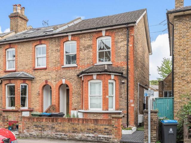 2 bedroom end of terrace house to rent