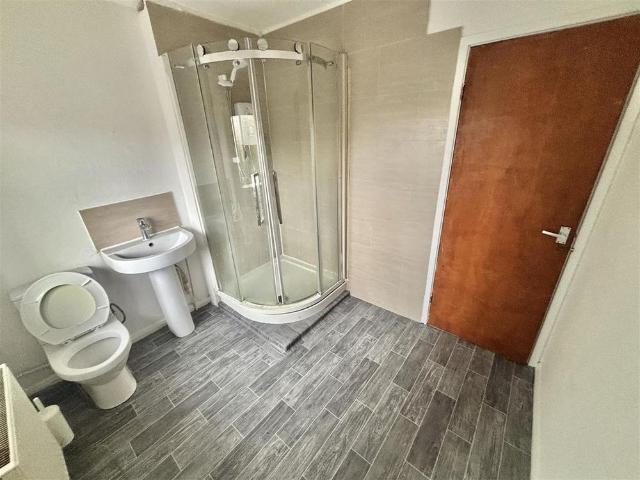 2 bedroom end of terrace house to rent