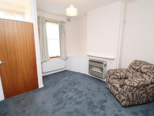 2 bedroom end of terrace house to rent
