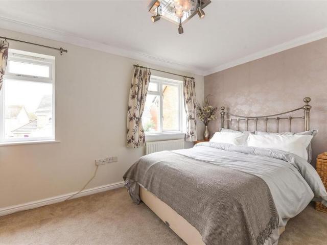 2 bedroom end of terrace house to rent