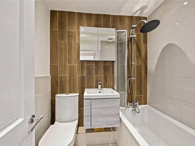 2 bedroom end of terrace house to rent