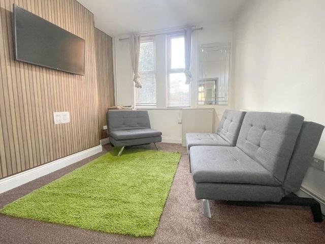2 bedroom end of terrace house to rent