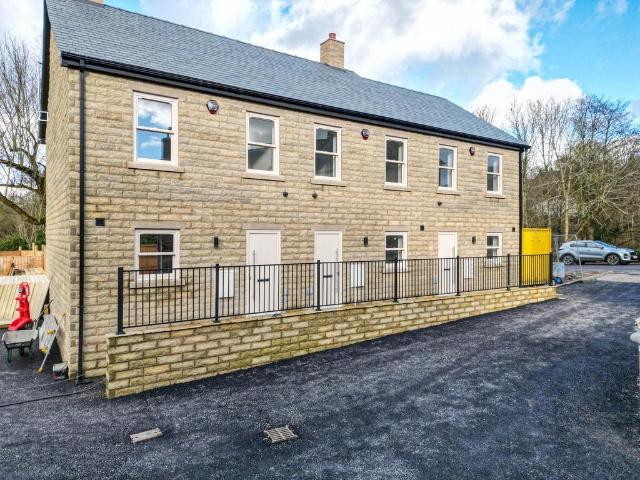 2 bedroom end of terrace house to rent