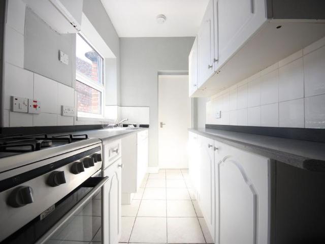 2 bedroom end of terrace house to rent