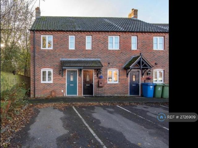 2 bedroom end of terrace house to rent