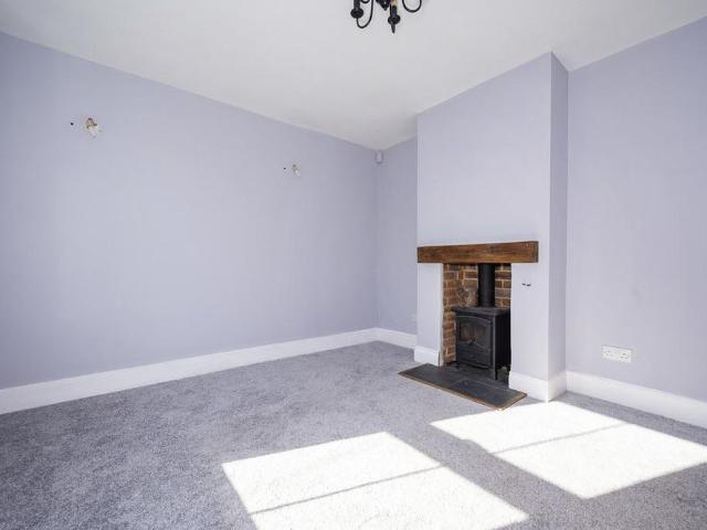 2 bedroom end of terrace house to rent
