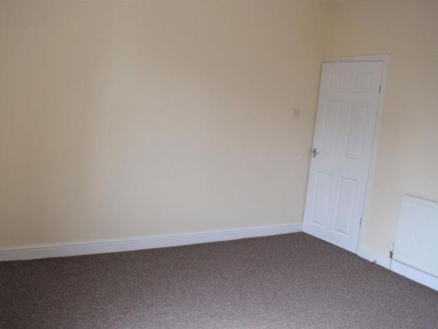 2 bedroom end of terrace house to rent