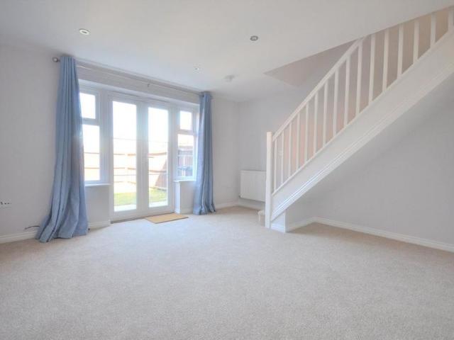 2 bedroom end of terrace house to rent