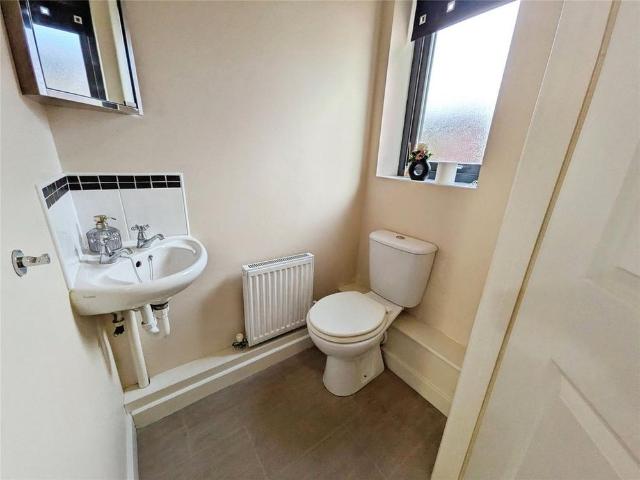 2 bedroom end of terrace house to rent