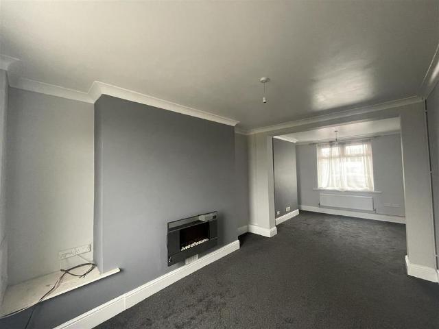 2 bedroom end of terrace house to rent
