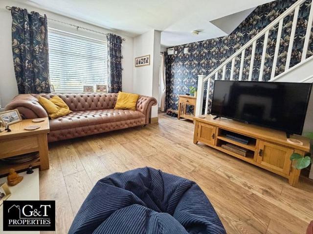 2 bedroom end of terrace house to rent