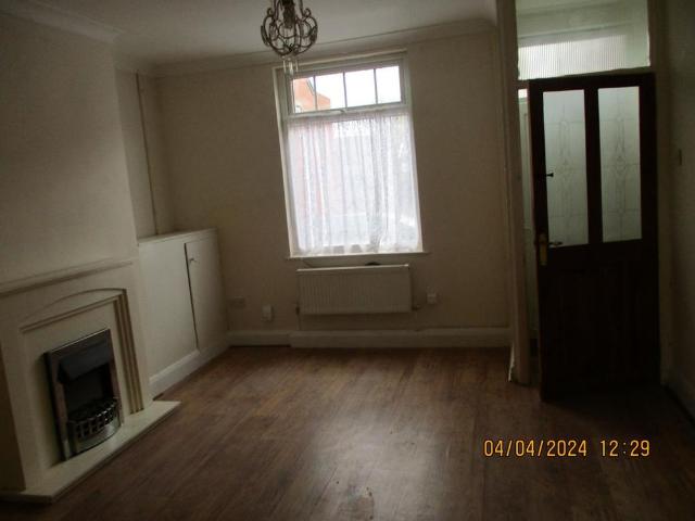 2 bedroom end of terrace house to rent