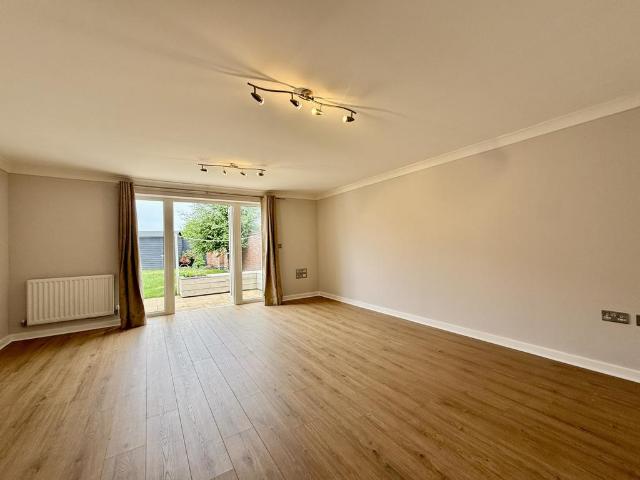 2 bedroom end of terrace house to rent