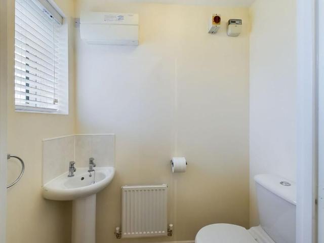 2 bedroom end of terrace house to rent
