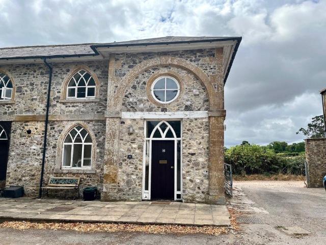 2 bedroom end of terrace house to rent