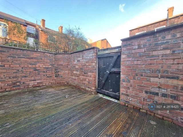 2 bedroom end of terrace house to rent