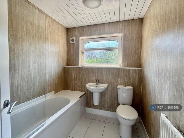 2 bedroom end of terrace house to rent