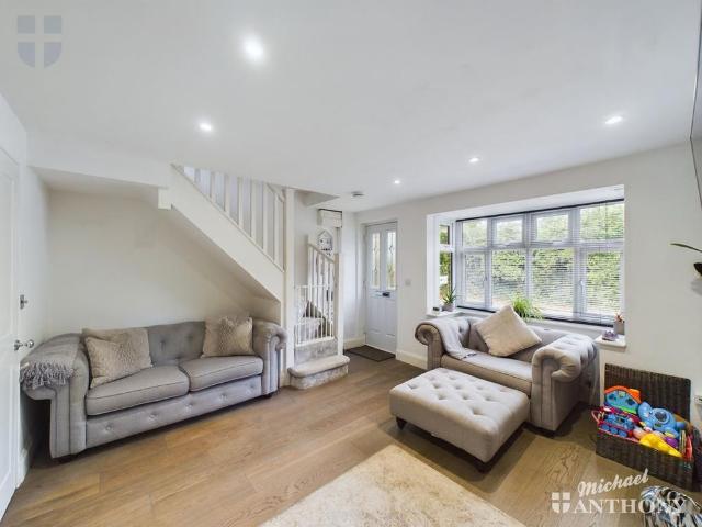 2 bedroom end of terrace house to rent