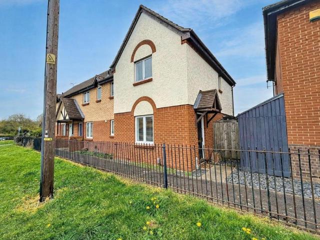 2 bedroom end of terrace house to rent