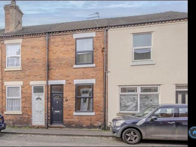 2 bedroom end of terrace house to rent