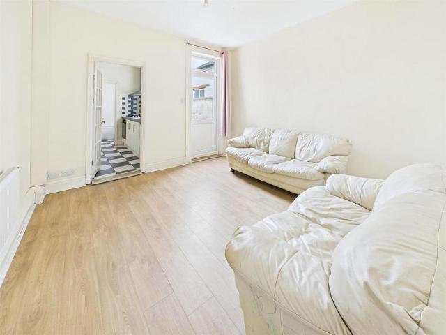 2 bedroom end of terrace house to rent