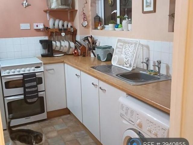 2 bedroom end of terrace house to rent