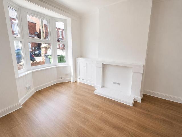 2 bedroom end of terrace house to rent