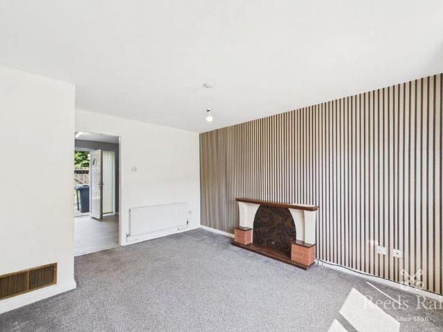2 bedroom end of terrace house to rent