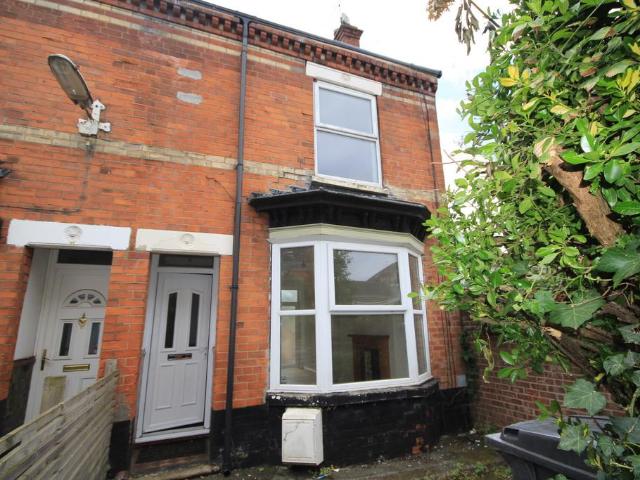 2 bedroom end of terrace house to rent