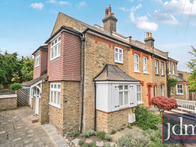 2 bedroom end of terrace house to rent