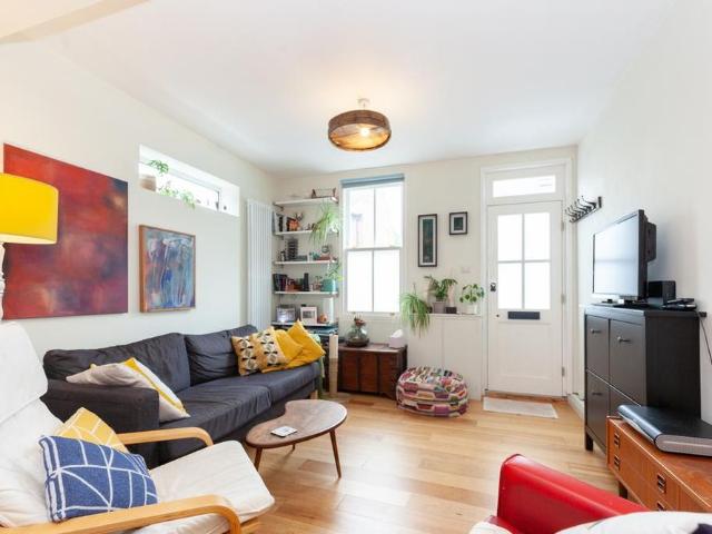 2 bedroom end of terrace house to rent