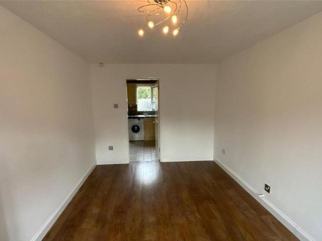 2 bedroom end of terrace house to rent