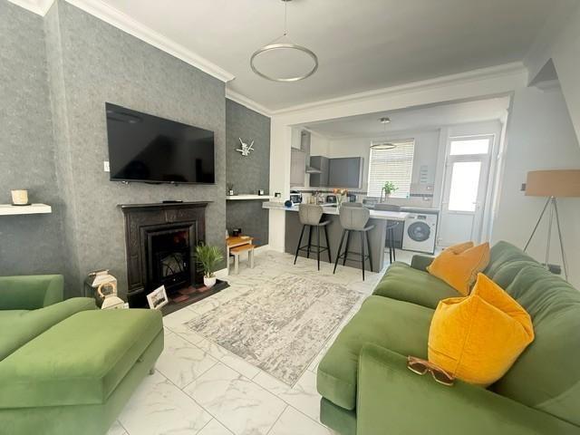 2 bedroom end of terrace house to rent