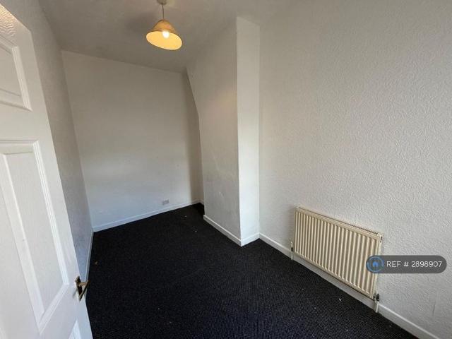 2 bedroom end of terrace house to rent
