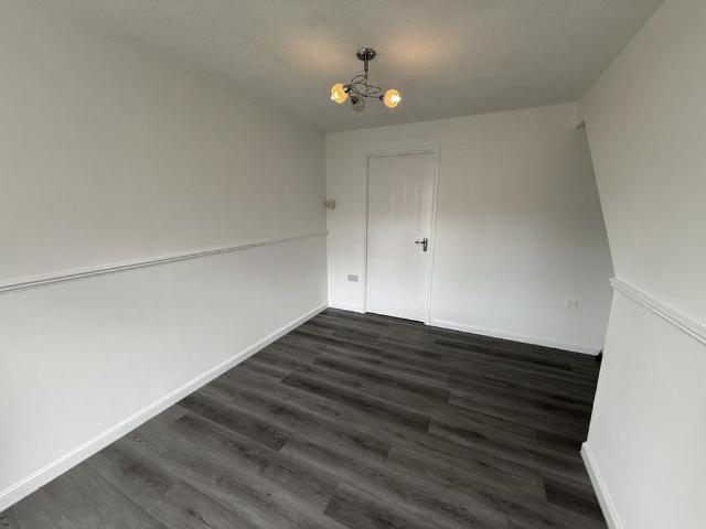 2 bedroom end of terrace house to rent