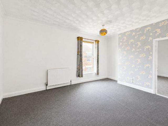 2 bedroom end of terrace house to rent