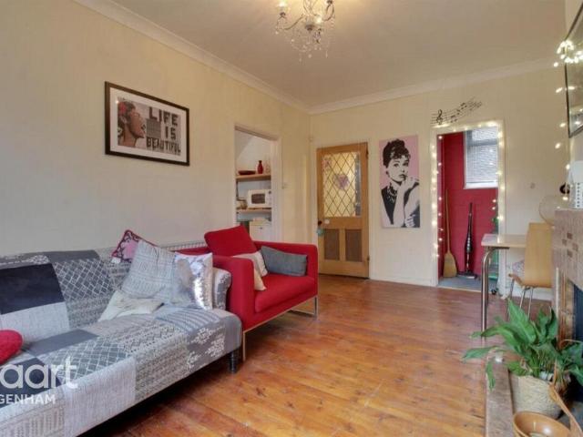 2 bedroom end of terrace house to rent