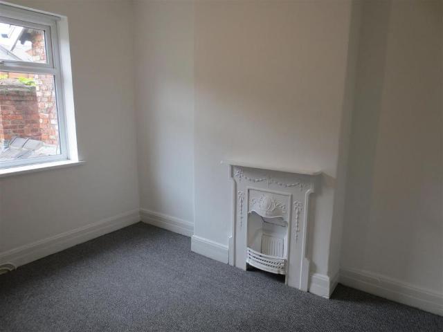 2 bedroom end of terrace house to rent
