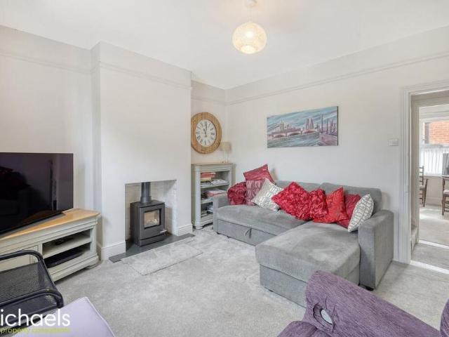 2 bedroom end of terrace house to rent